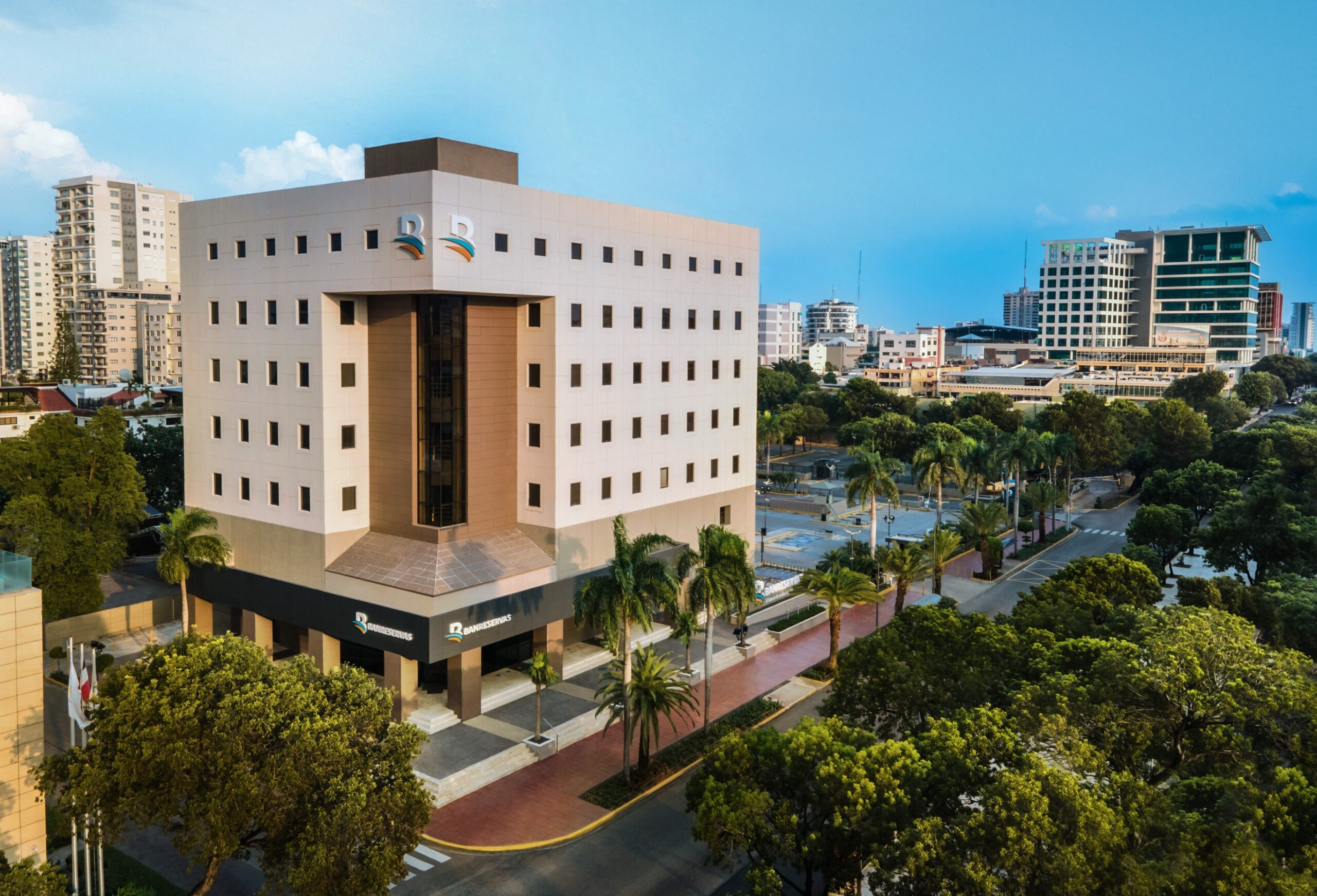 Banreservas sube 7 posiciones en ranking de los 50 bancos más grandes ...