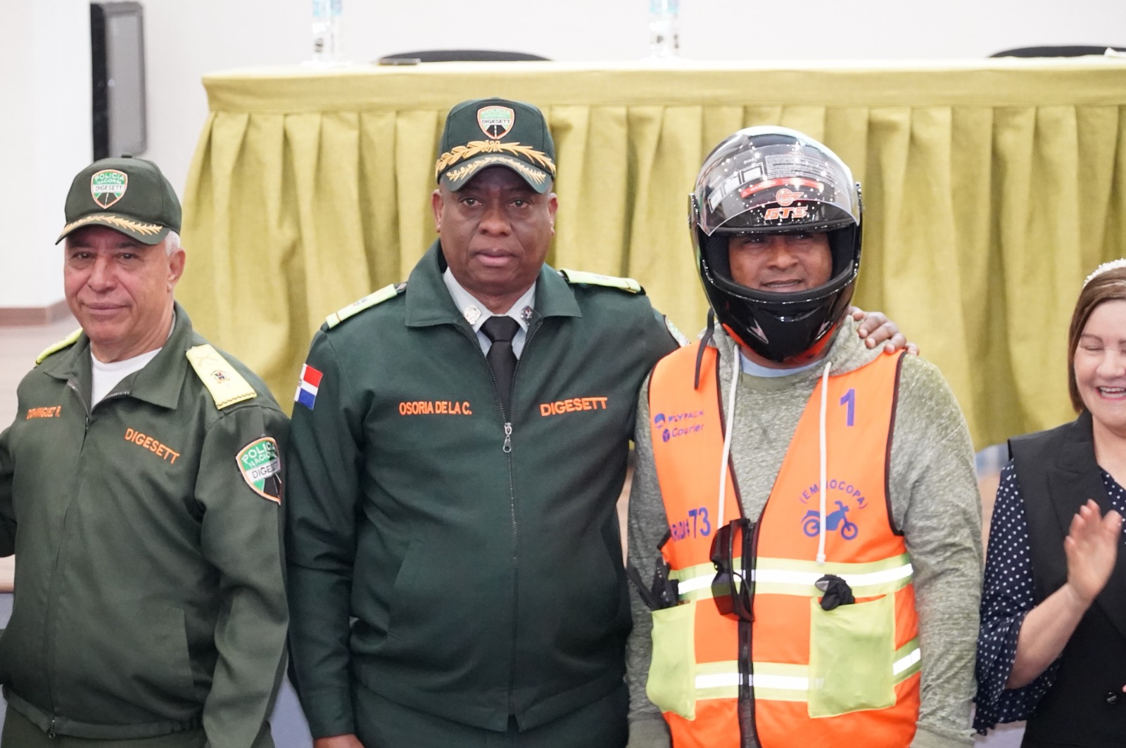 Programa “Un Casco para Salvar Tu Vida” llega a Bani: Director DIGESETT ...