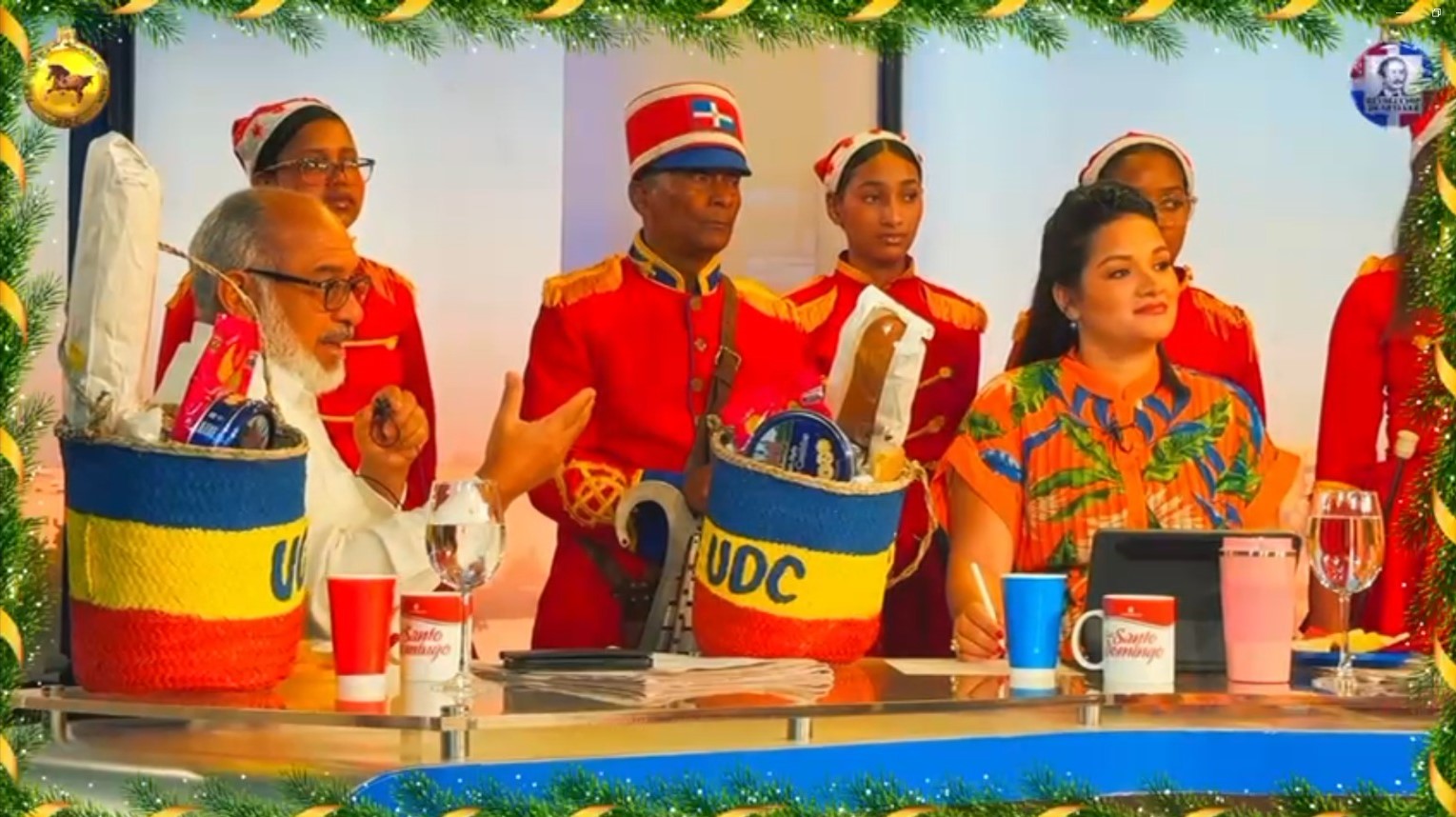 Luis “El Gallo” lleva aguinaldo navideño al grupo Tele-Micro – Diario ...