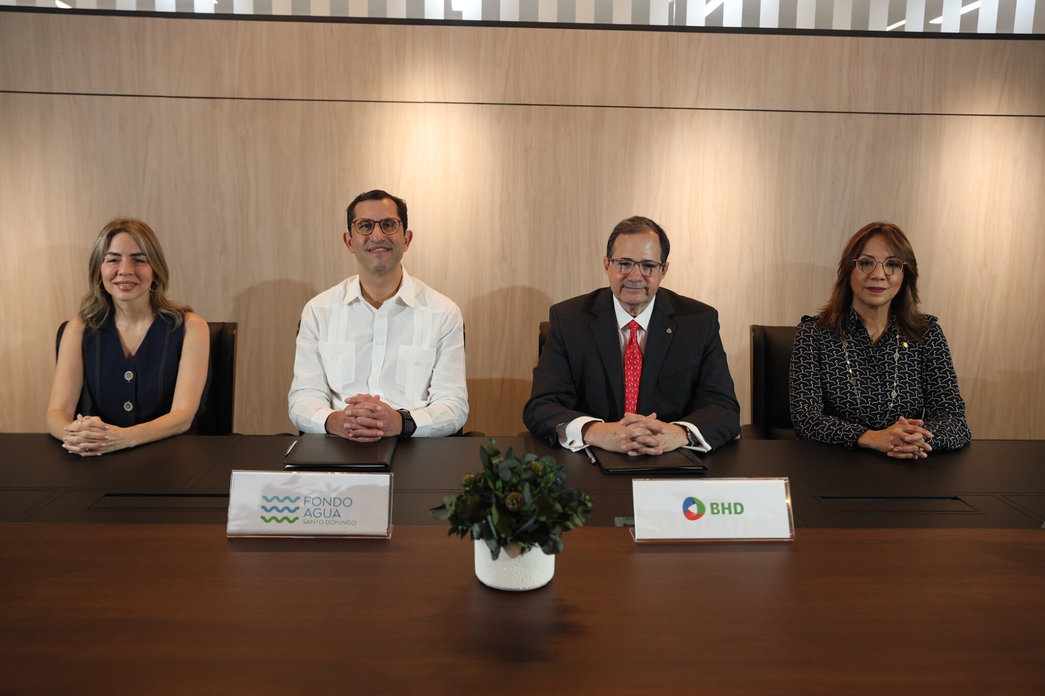 Banco BHD renueva acuerdo de cooperación con Fondo Agua Santo Domingo ...