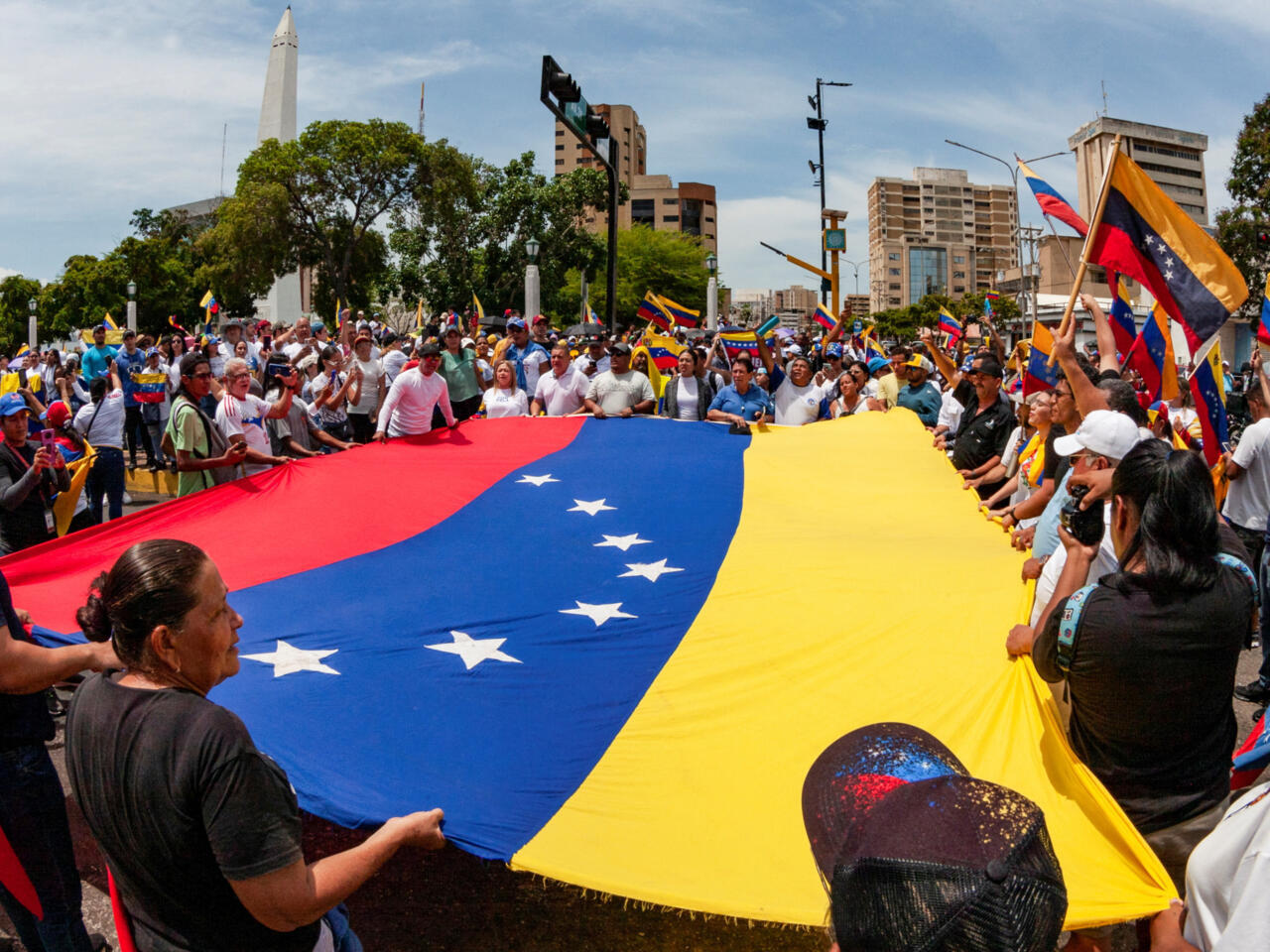 Resumen: Gobierno y pueblo de Venezuela se manifiestan por la paz ...