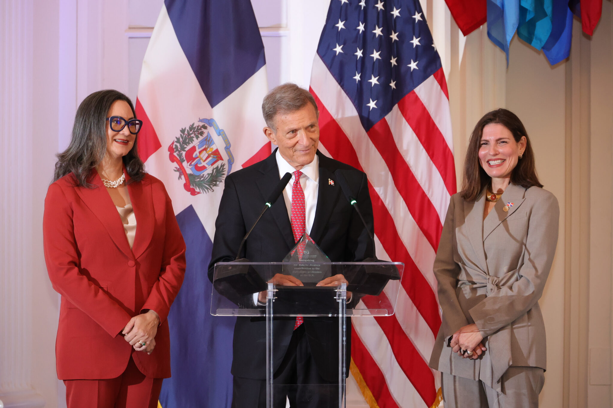 Canciller Roberto Álvarez aborda los retos geopolíticos y las ...