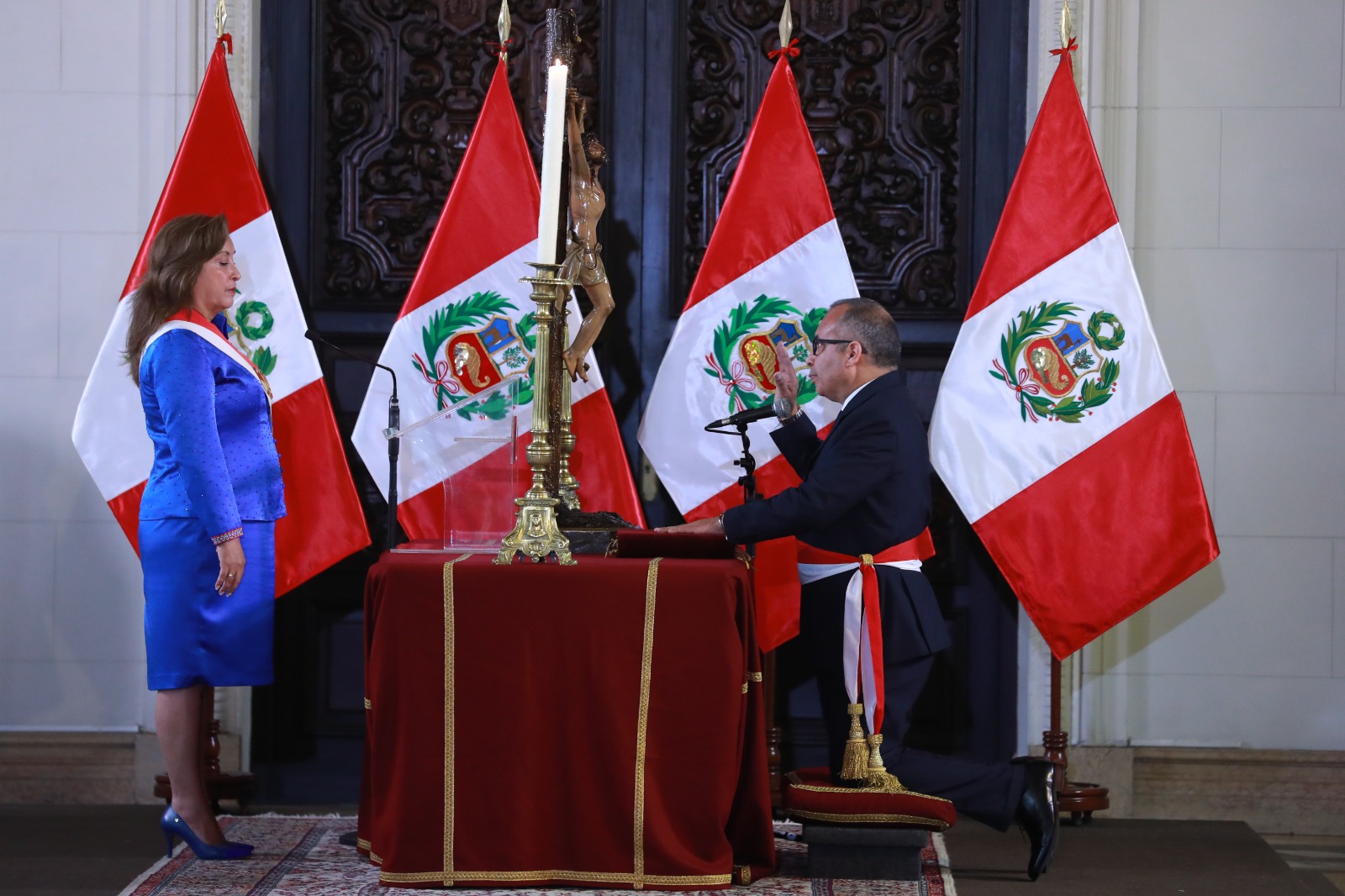 Presidenta de Perú toma juramento a nuevo ministro de Justicia – Diario ...