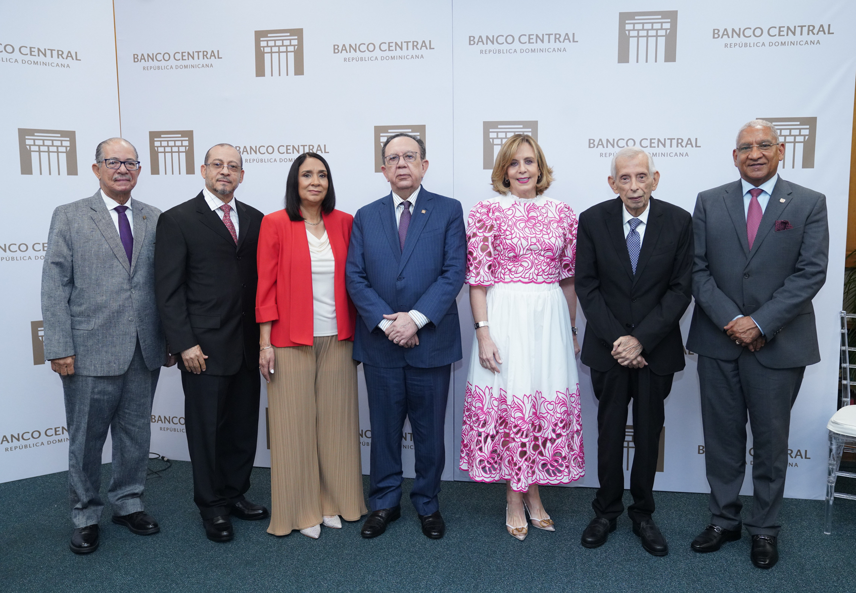 BCRD pone en circulación tres nuevos libros de la colección de su ...
